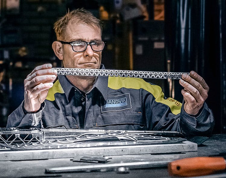 Rock God Can't Smash Sandvik's 3D-Printed Guitar | New Equipment Digest