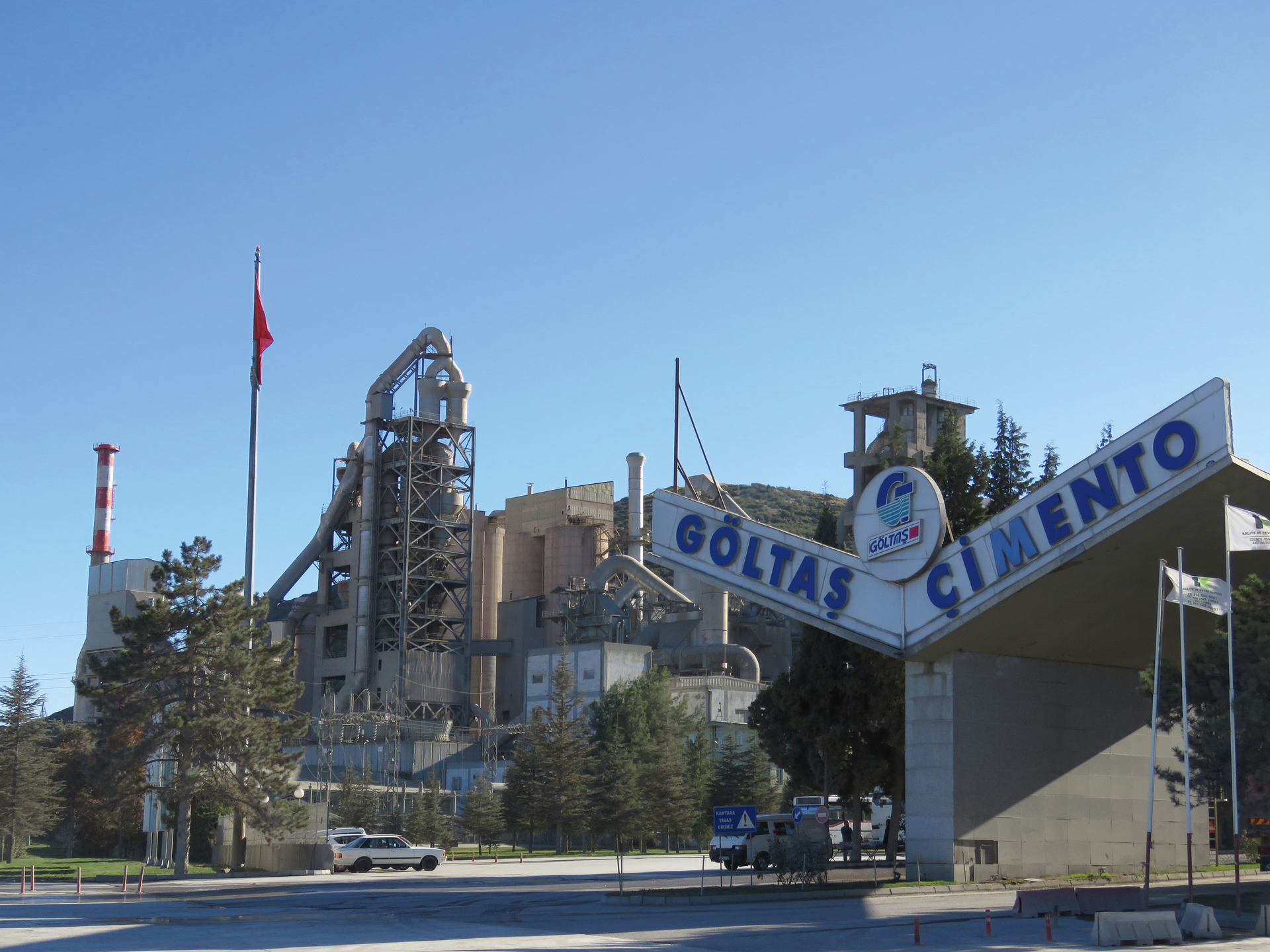 GKN Wheels & Structures Supports JCB Fastrac – the World’s Fastest ...