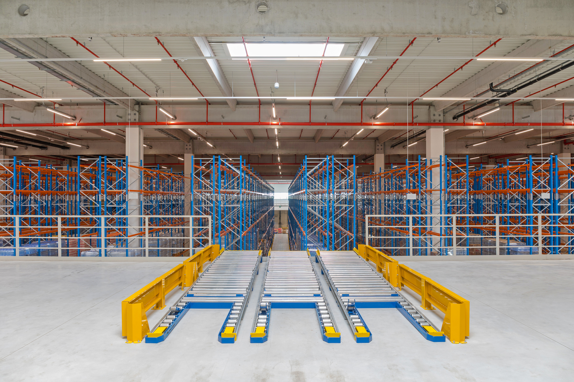 Pallet Flow Racking System Triples Storage and Streamlines Production ...