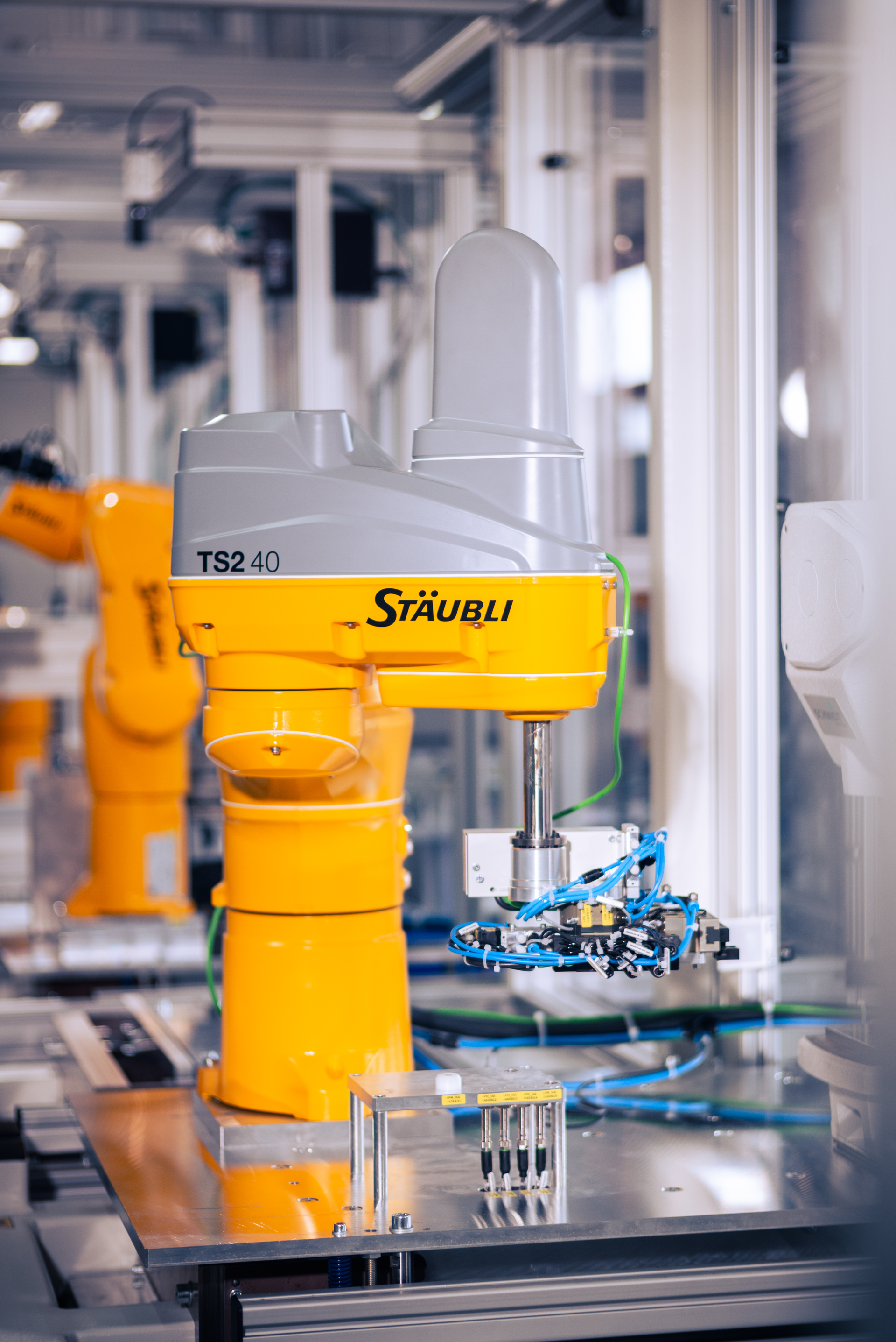 Stäubli Electrical Connectors' Pioneering Mobile Assembly Robot Modules ...