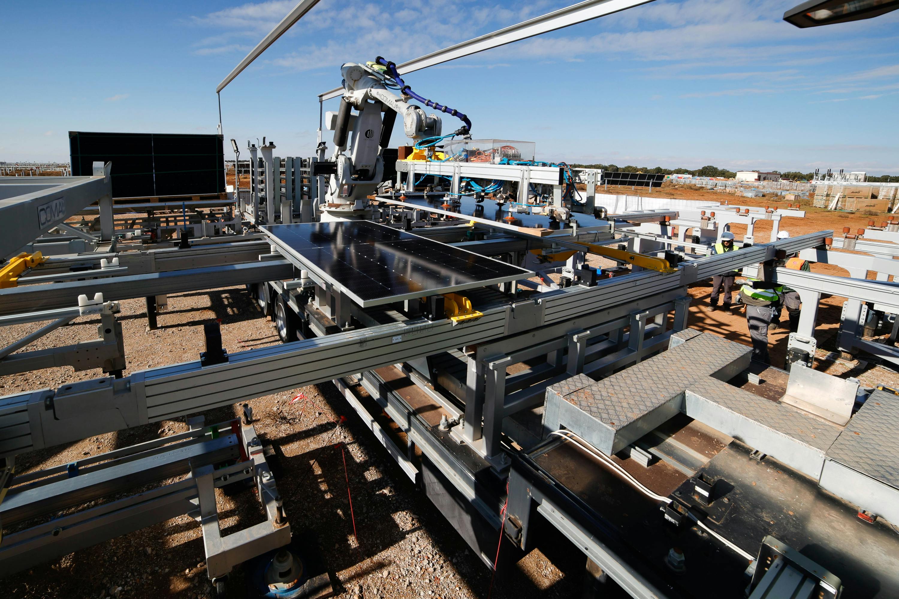 Automating Construction: Comau's Solutions Put to the Test in ...